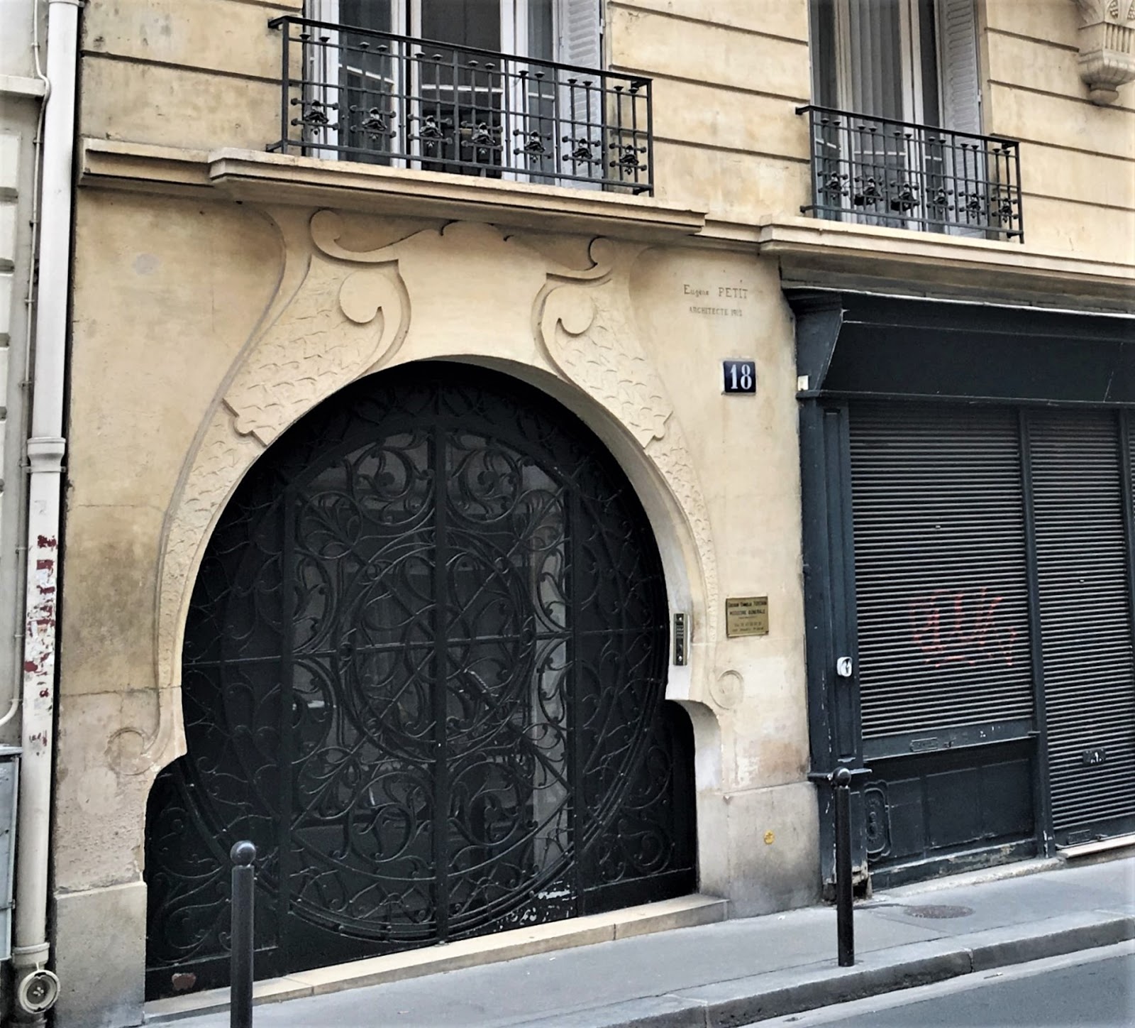 Paris-bise-art : Une porte circulaire