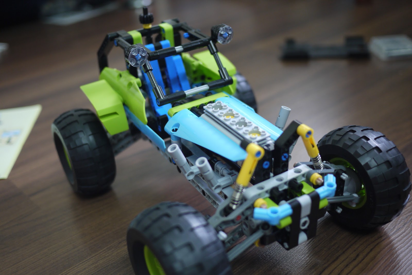 KOBRICKS: LELE 38001 Formula Off-Roader @ Lego Technic 42037