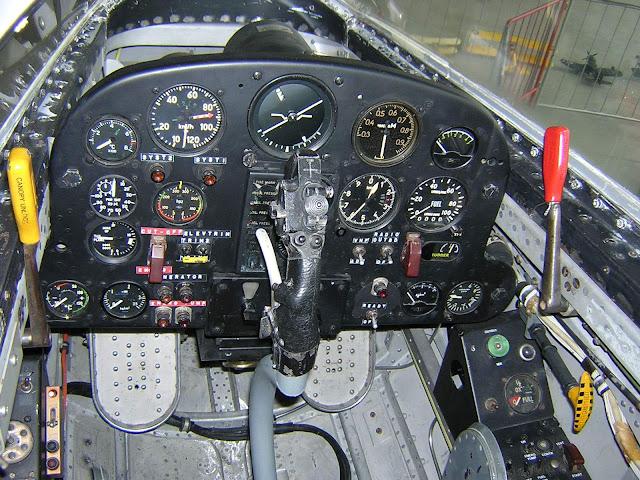 No Barrel Rolls: Hispano-Aviación/Helwan HA-300 - El último caza de ...