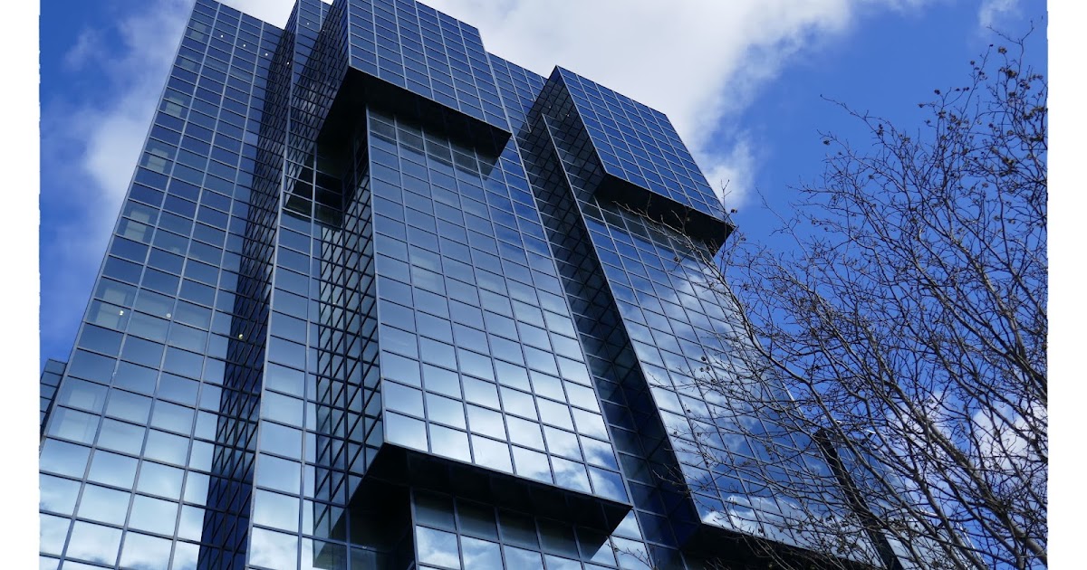 A picture a day: Blue Bldng