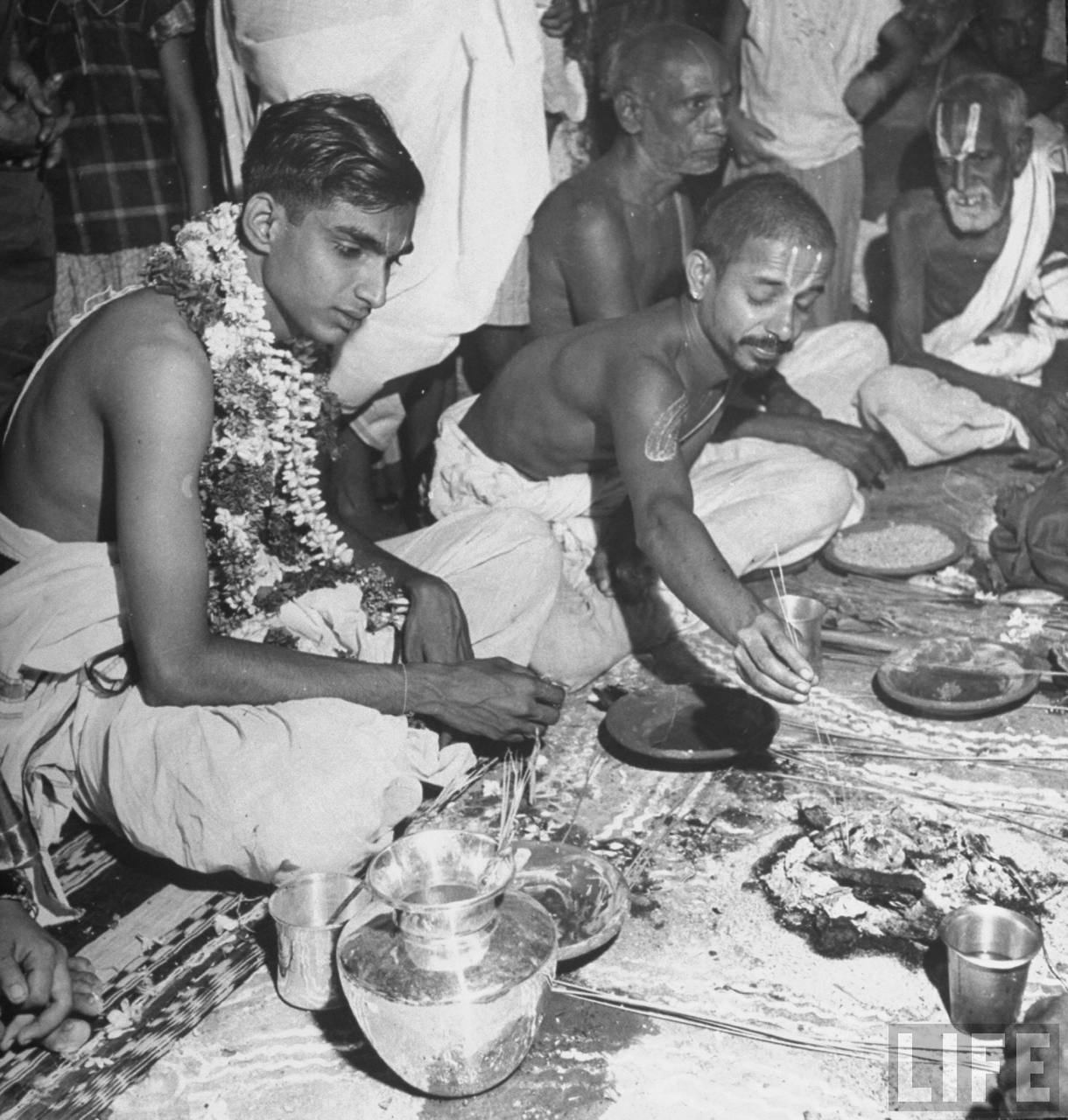 Hindu Brahmin Caste Wedding Ceremony - India 1946 - Old Indian Photos