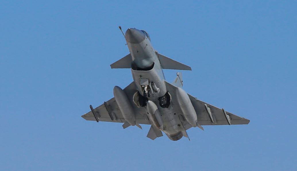 Military and Commercial Technology: The J-10 fought against a Western ...