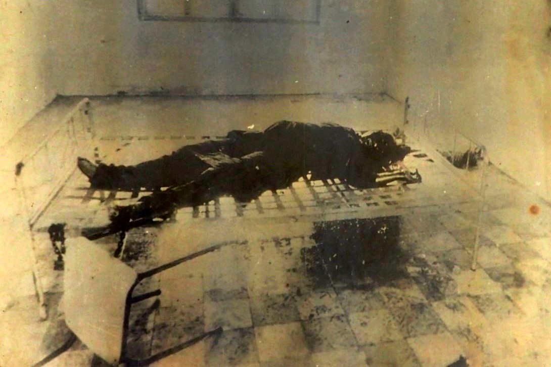 S21, POL POT'S GEHEIME MOORDFABRIEK (TUOL SLENG) - DICHTBIJ & VER WEG