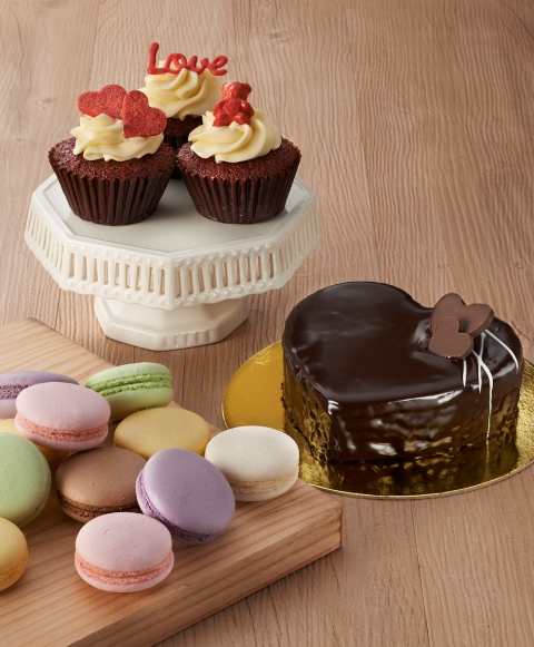 yaniconquistadora: Max’s Corner Bakery Unveils its Newest Sweet Treats