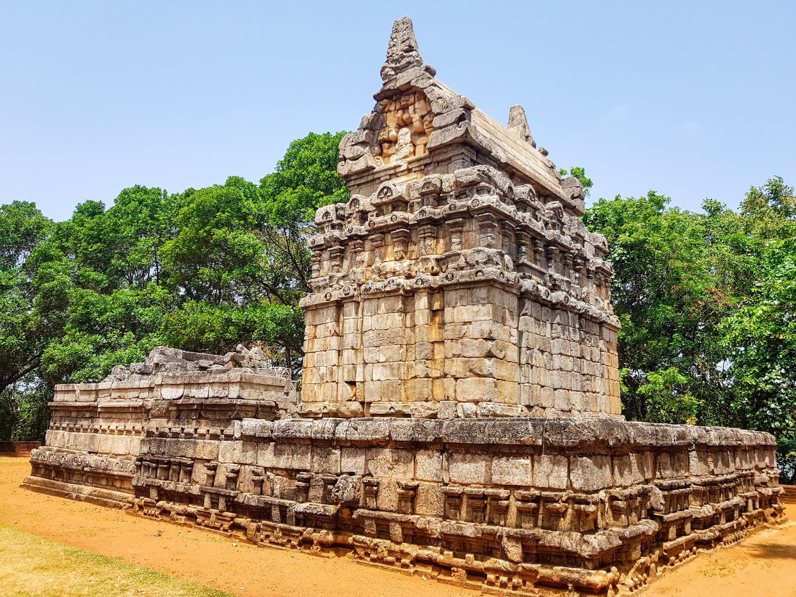 Nalanda Gedige, the central point of Sri Lanka - Travel Ahead Photography
