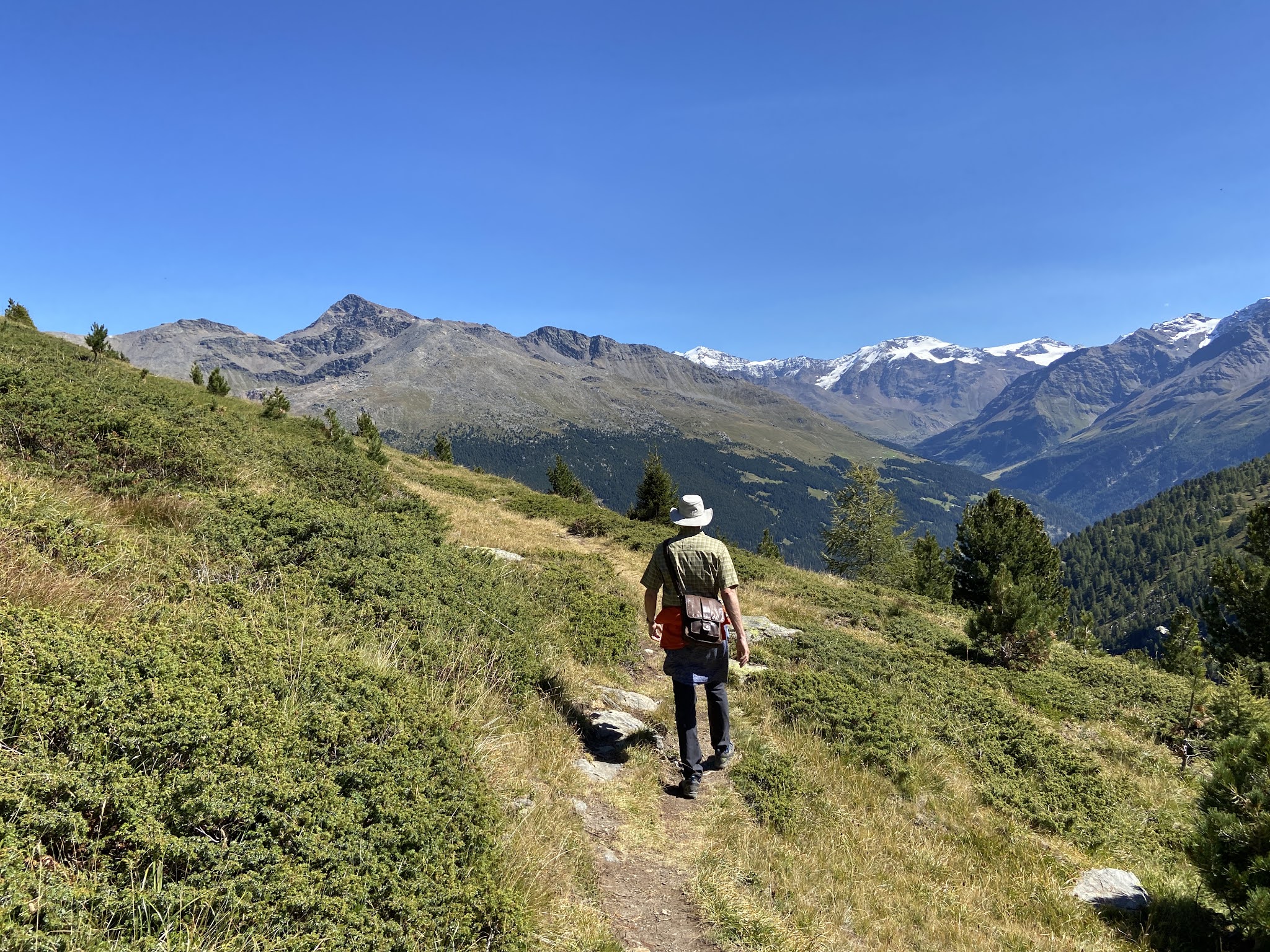TravelMarx: Hike from Bormio 3000 (Cima Bianca) to i Bei Laghetti and ...