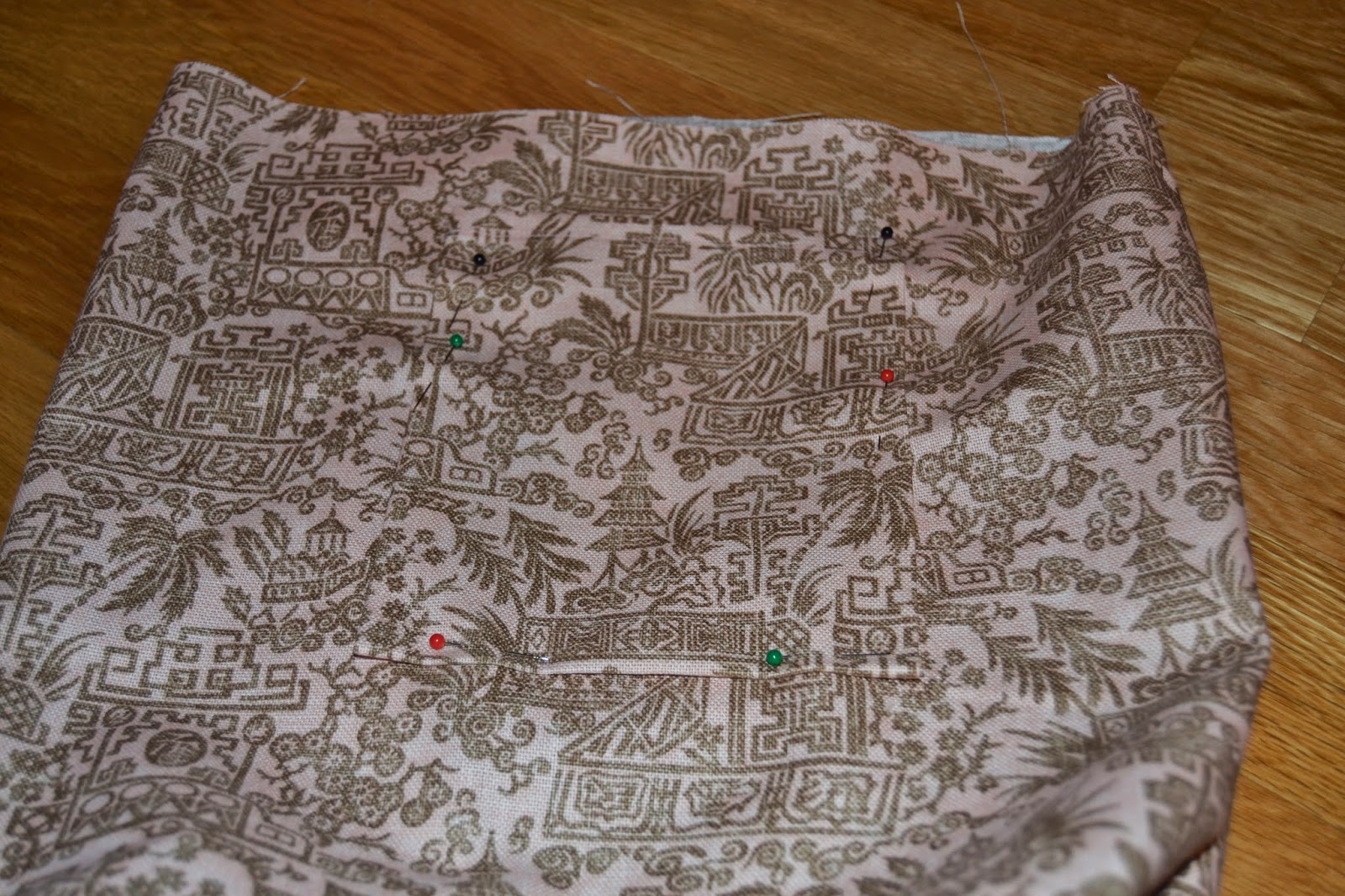 The Crafty Novice: DIY Sew: Cloth Bag with Leather Straps