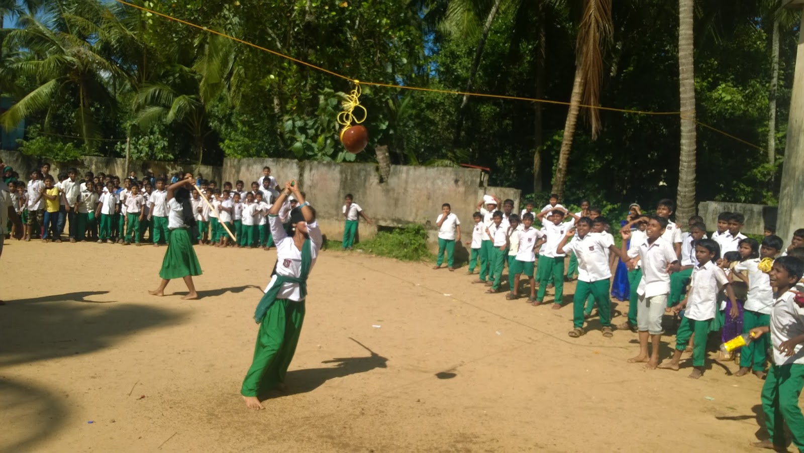 B E M U P SCHOOL PONNANI: POT BREAKING COMPETITION