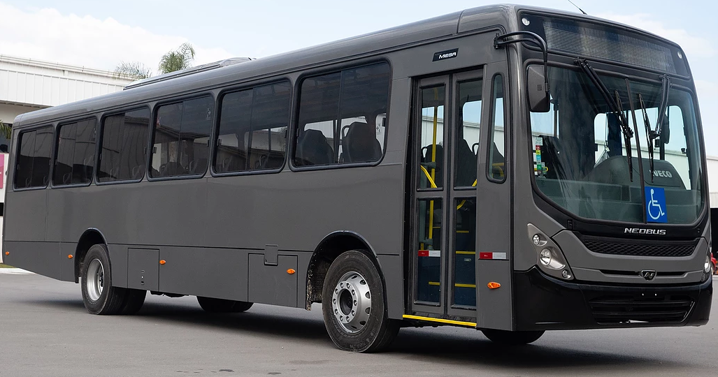 La armada brasileña recibió buses Neobus New Mega