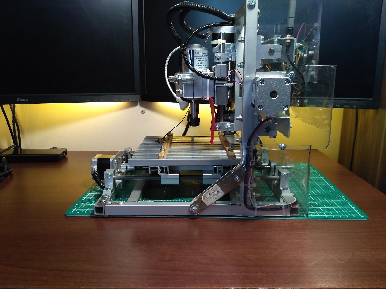 More Than User: DIY CNC desk plotter