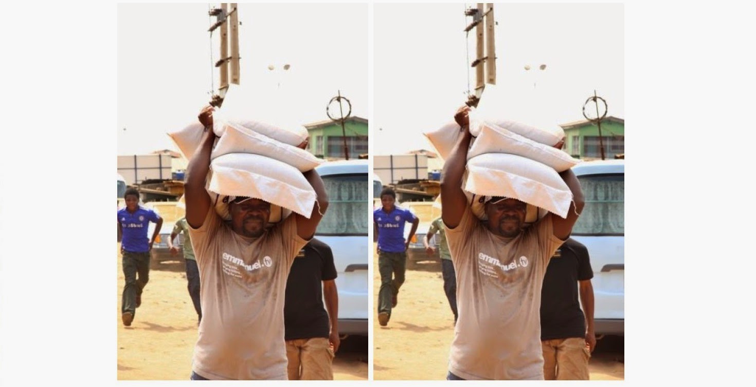 PICTURE OF THE DAY: Prophet T.B. Joshua Carrying Three Bags Of Rice On ...