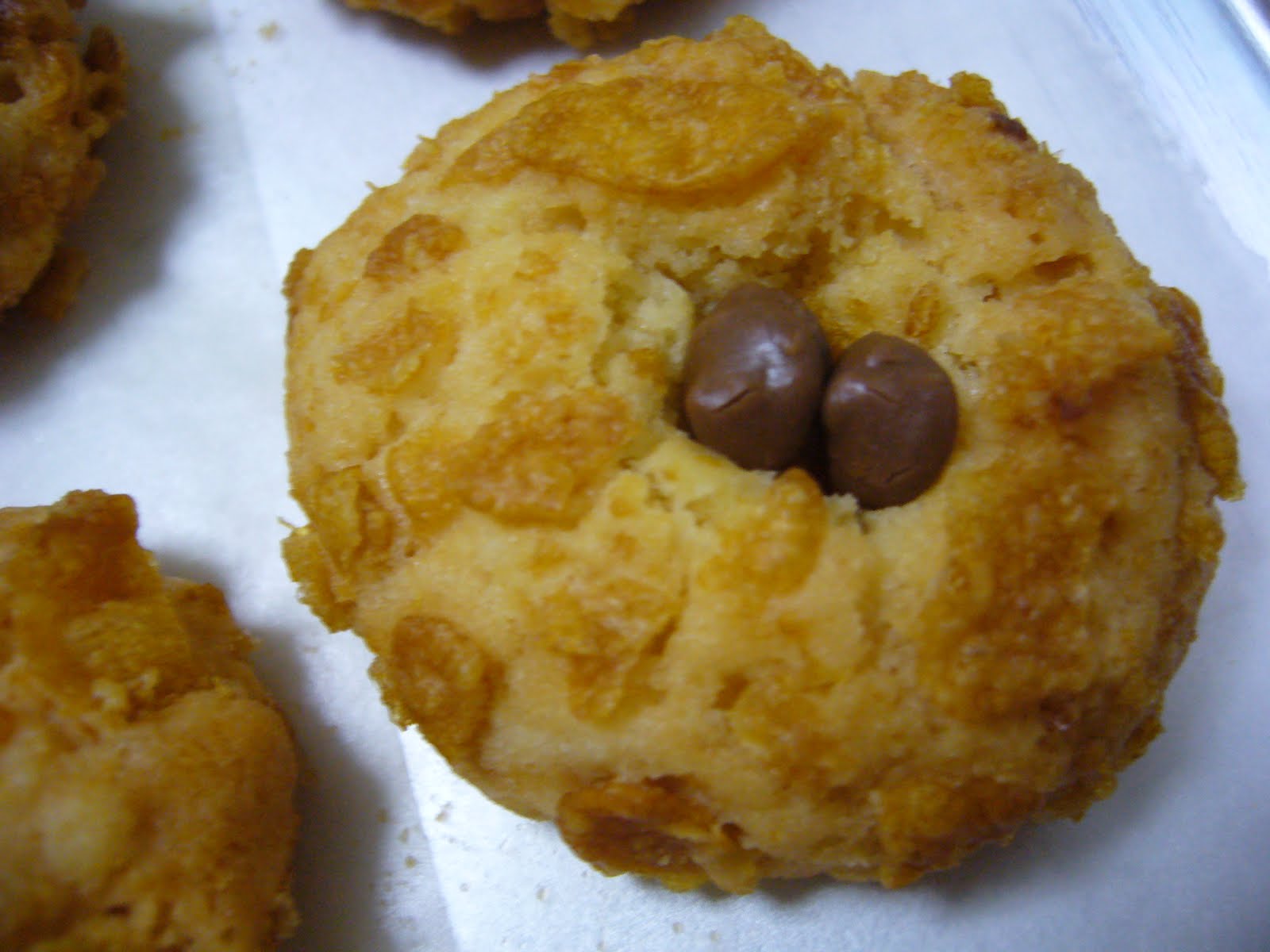 Food of my life: CNY 2011 Bakes - Jam filled corn flake cookies