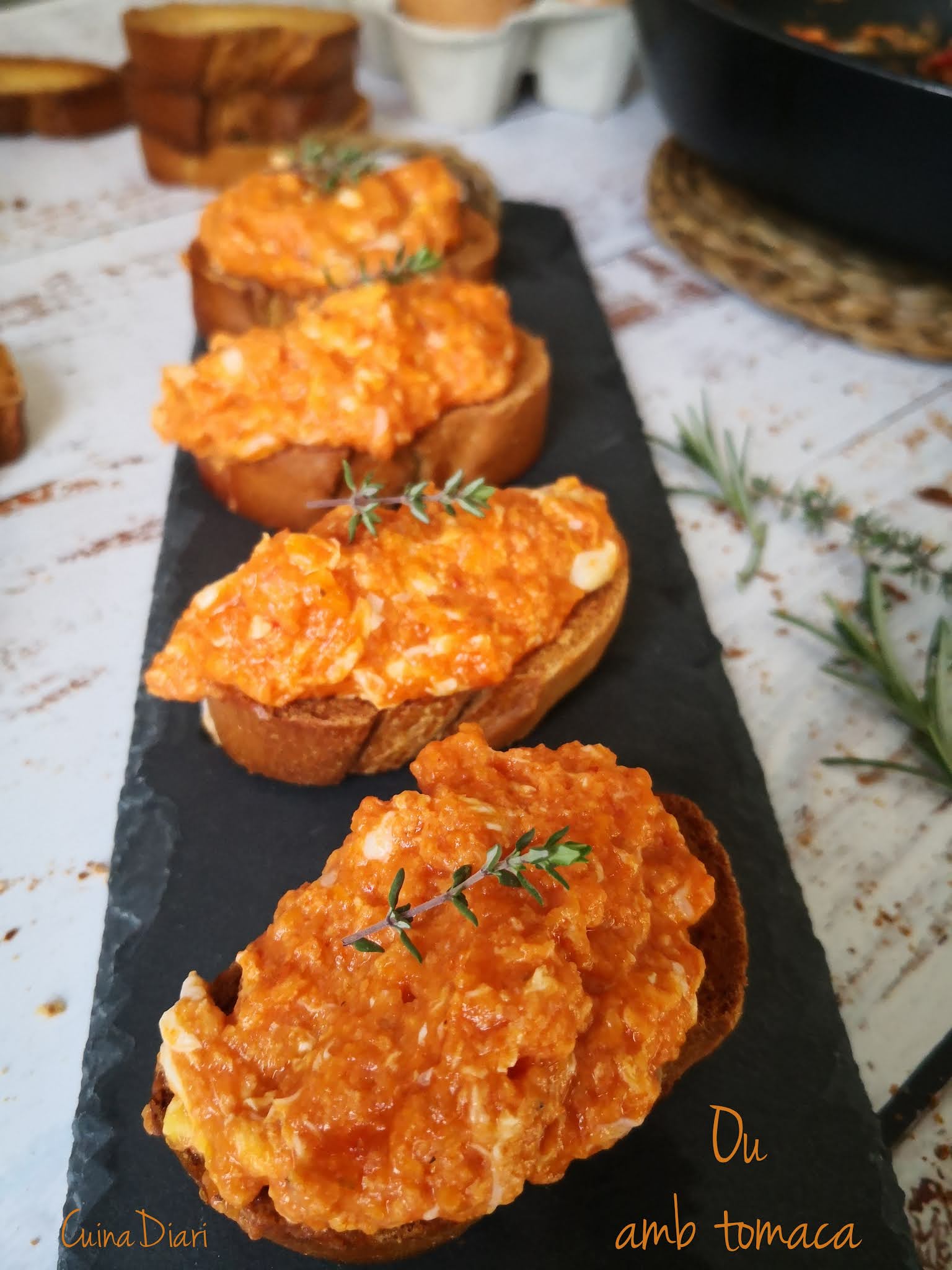 Cuinadiari: REMENAT D'OU AMB TOMACA