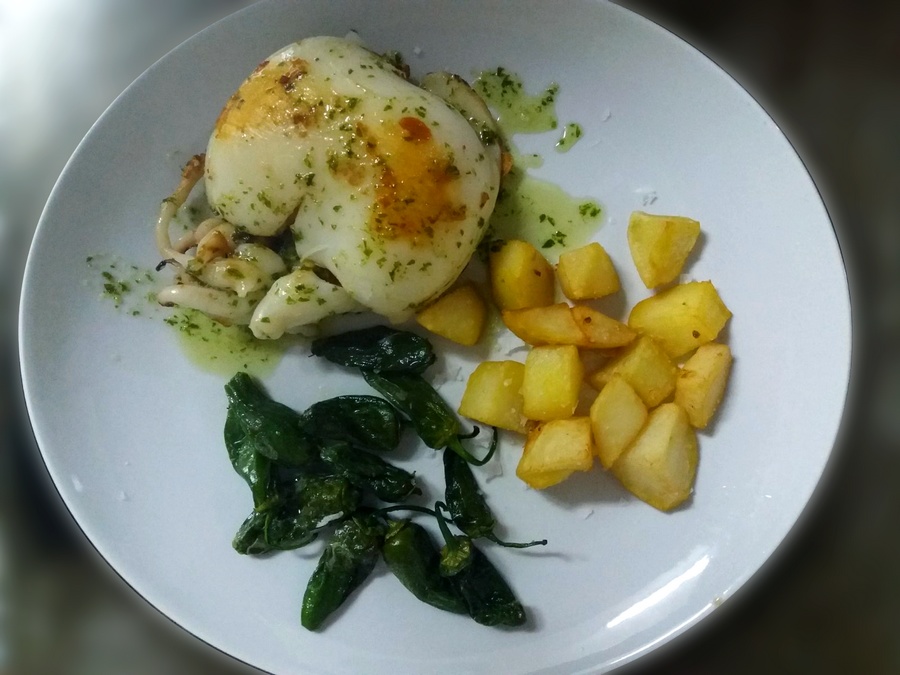 Sepionet a la plancha con guarnición - Mesón Alhambra Puzol