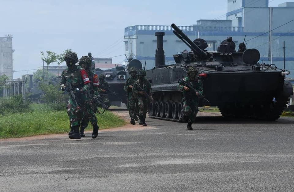 DEFENSE STUDIES: Operasi Amfibi Berhasil Kembalikan Dabo Singkep ...