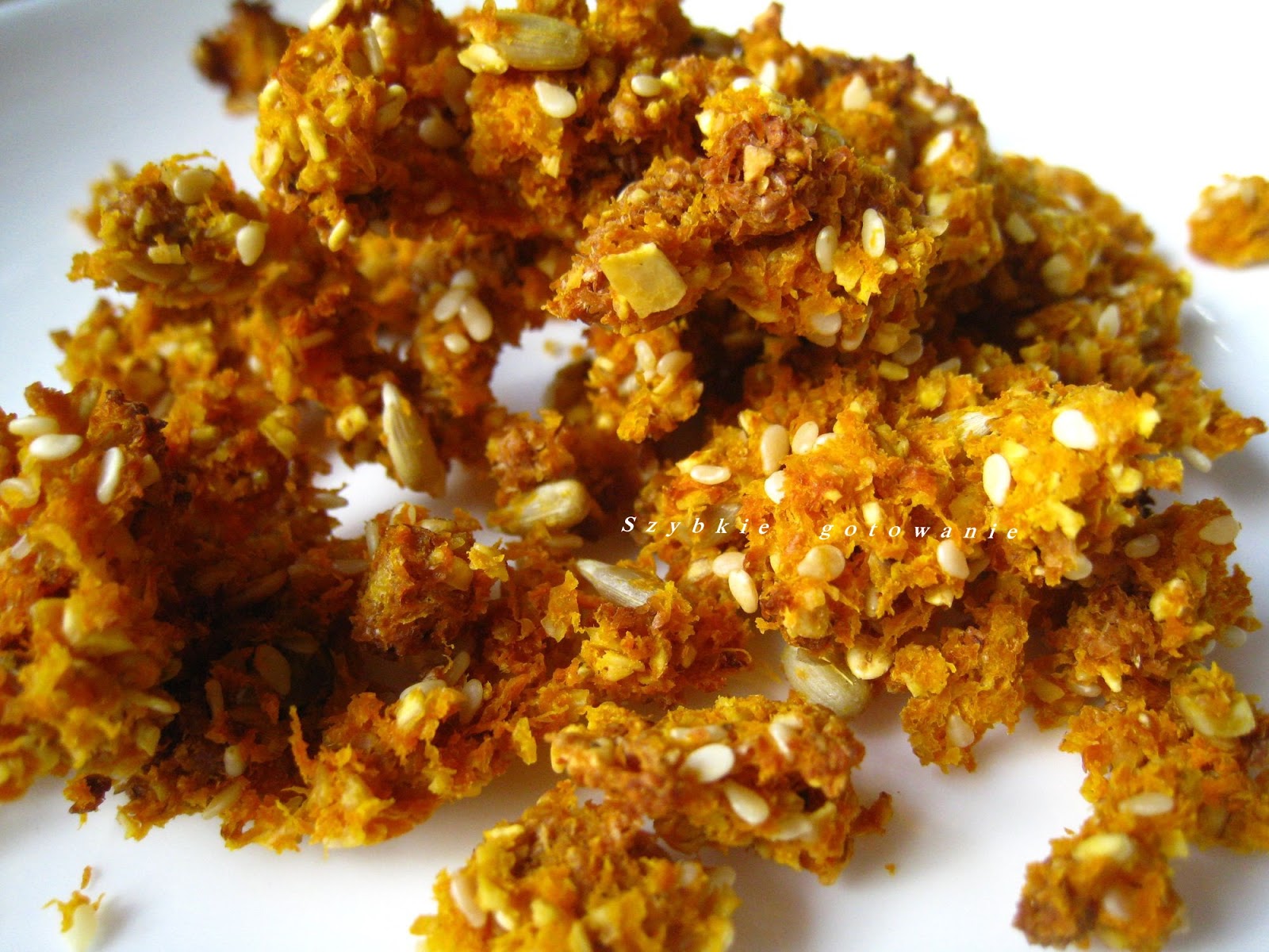 Szybkie gotowanie : Domowe crunchy marchewkowe z resztek z sokowirówki