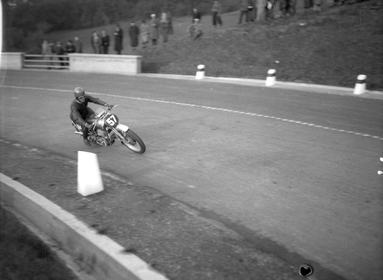 The Velobanjogent: Following earlier posts of Artur Fenzlau and his ...