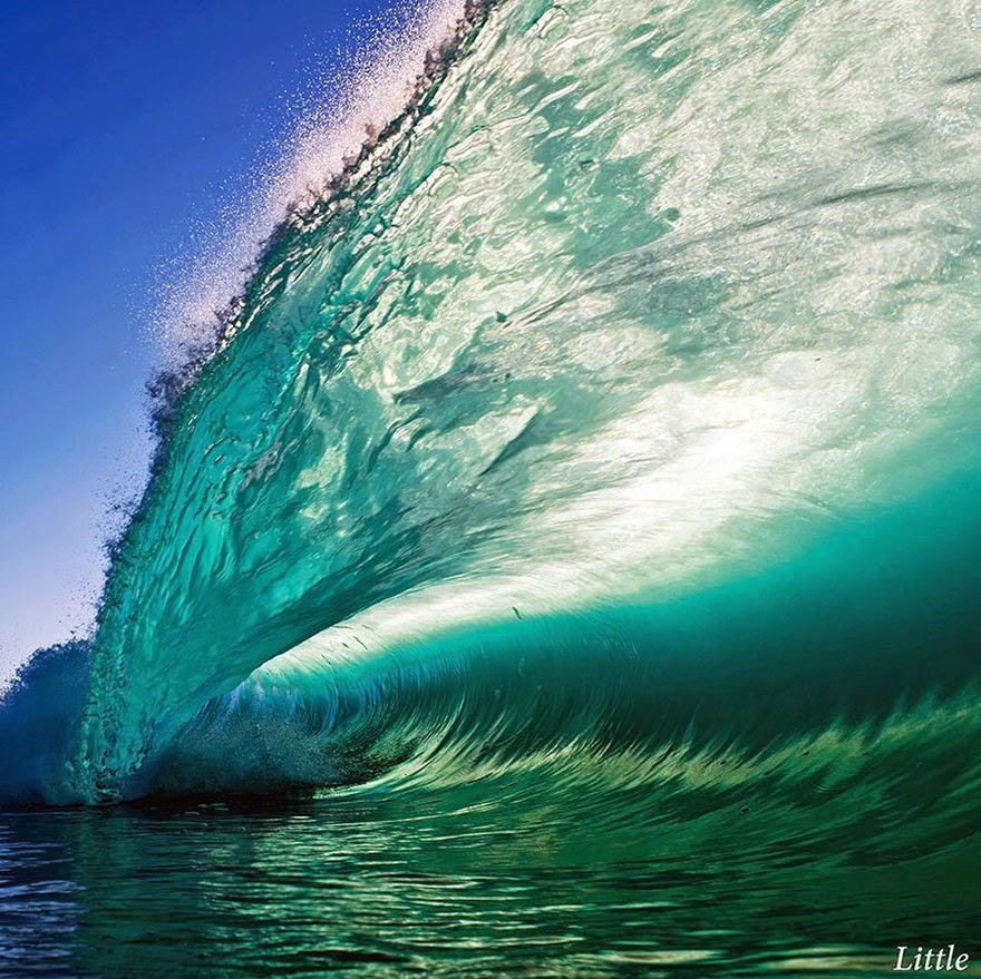 5 Amazing and Breathtaking Powerful Wave Photo by Clark Little ...