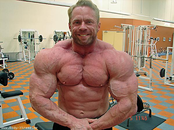 Muscle Lover: Austrian bodybuilder Mario Hemmer