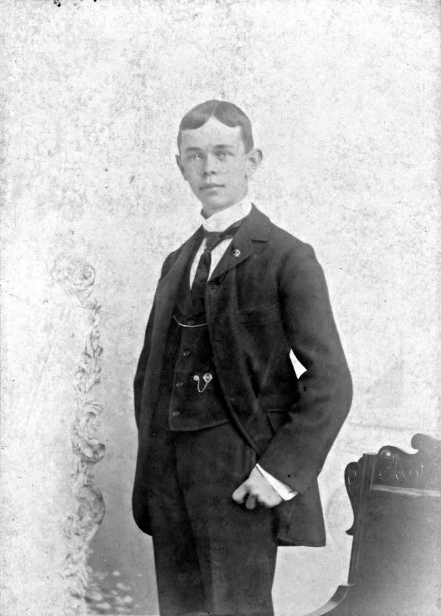 21 Charming Photos of the Graduates From the Late 19th and Early 20th ...