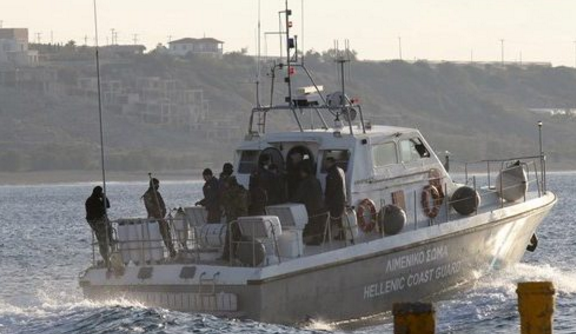 ΛΕΥΤΕΡΙΑ: ΔΙΧΡΟΝΟ ΚΟΡΙΤΣΑΚΙ ΕΠΕΣΕ ΣΤΗ ΘΑΛΑΣΣΑ ΑΠΟ ΣΚΑΦΟΣ