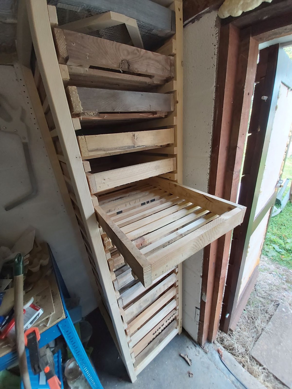 An English Homestead: Apple Storage Rack