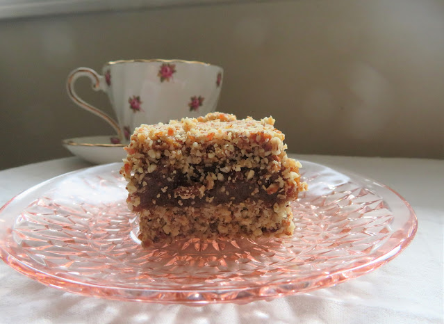 Healthy Raw Date Bars | The English Kitchen