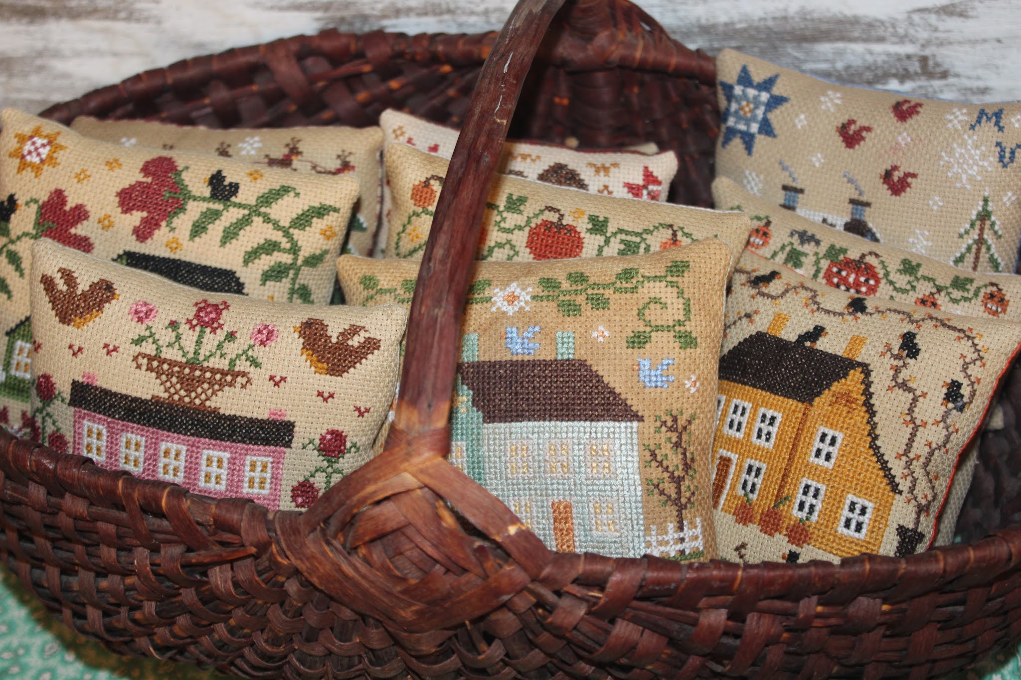 Pinker n Punkin Quilting & Stitching: Katie Anne's Saltbox - A Spring ...