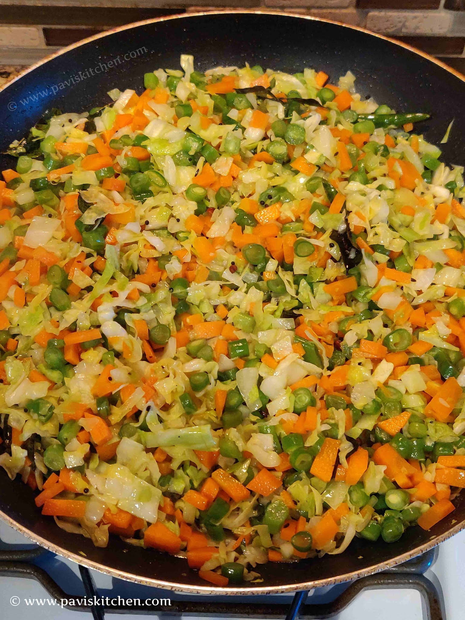 Tri-color poriyal | Carrot beans cabbage poriyal recipe | kalyana veetu ...