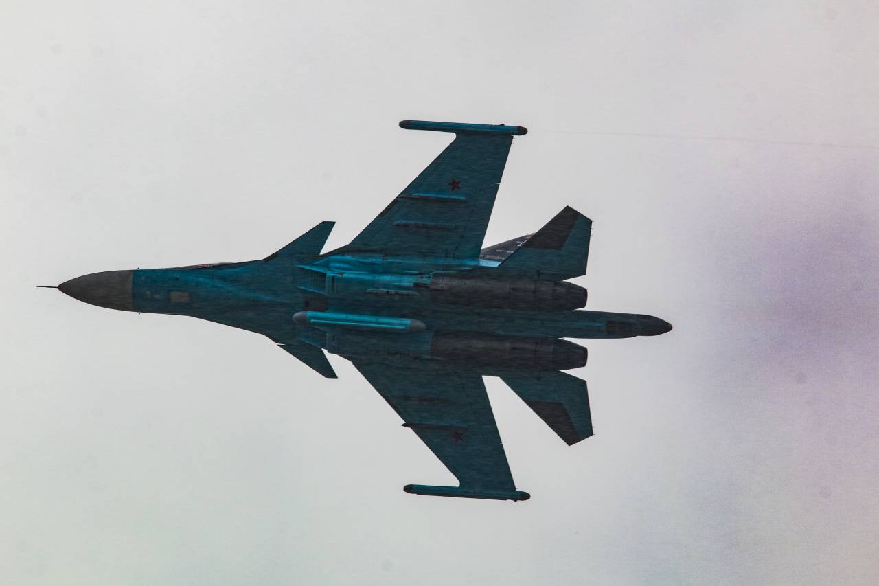 Historia y tecnología militar: Sujoi Su-34 con el pod Tarantul