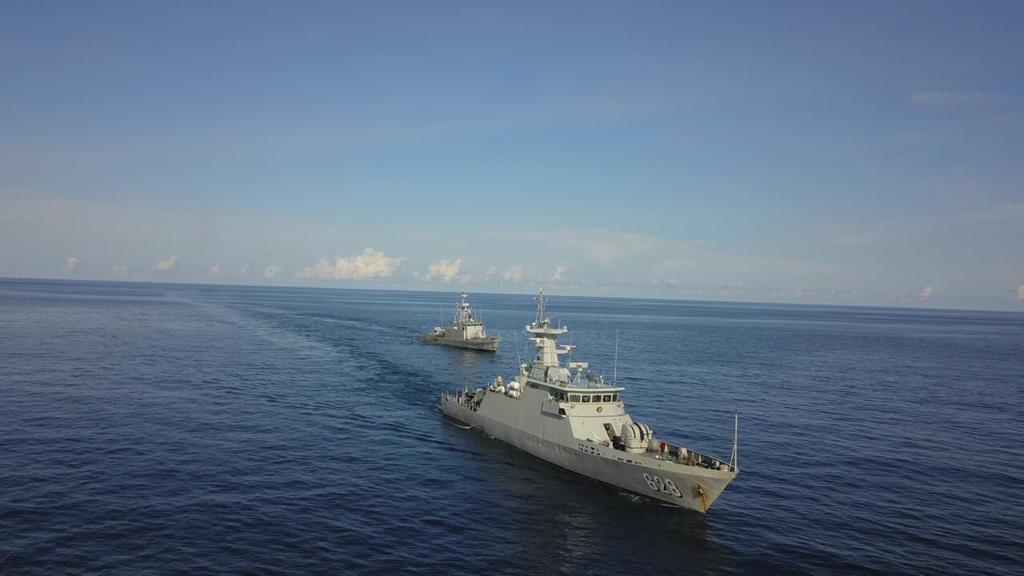 DEFENSE STUDIES: Dua Kapal Cepat Rudal Satkat Koarmada II Latihan ...