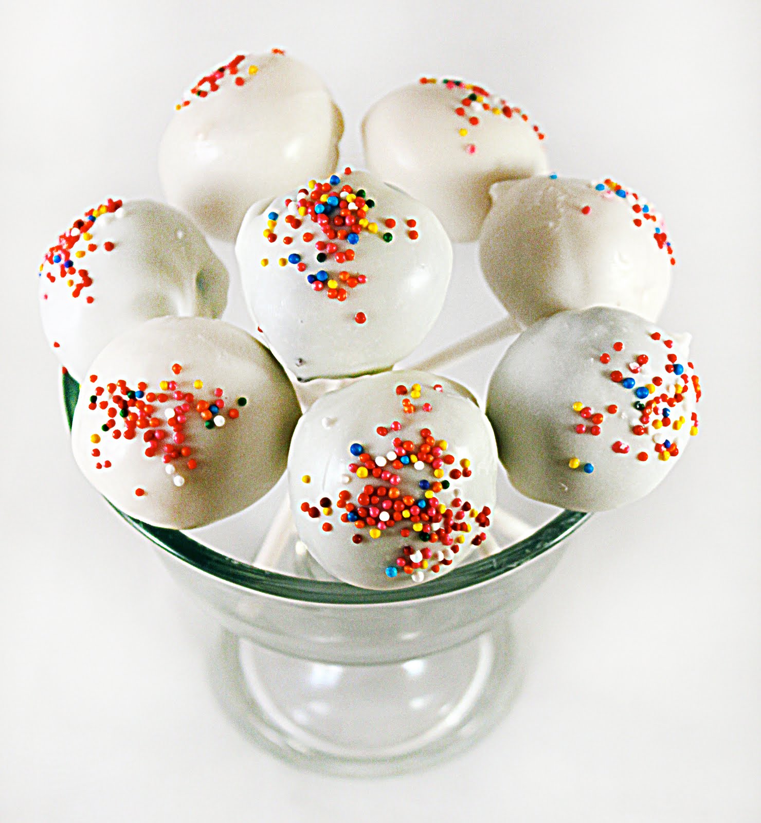 Ingredients of a 20something: Celebration summer: cake pops, strawberry ...