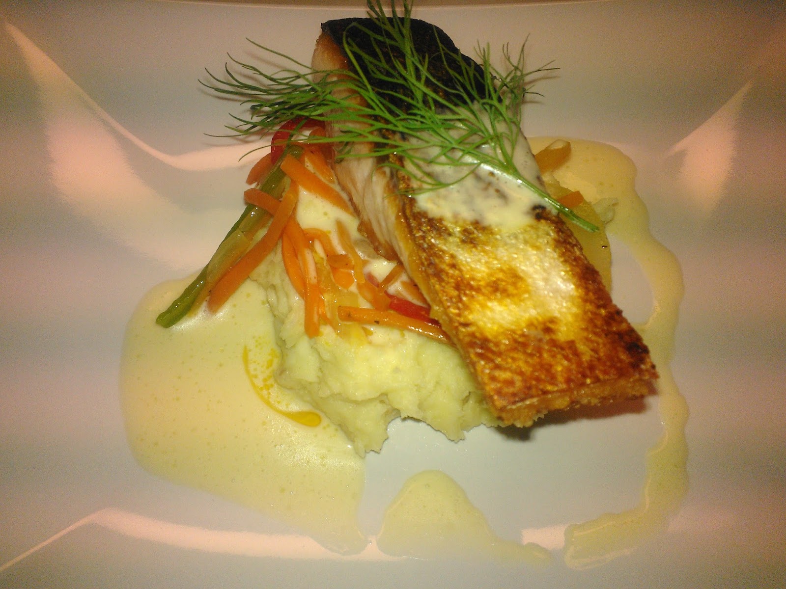 JauhoVelho: Paistettua lohta, pekoni-perunapyree, beurre blanc ja ...
