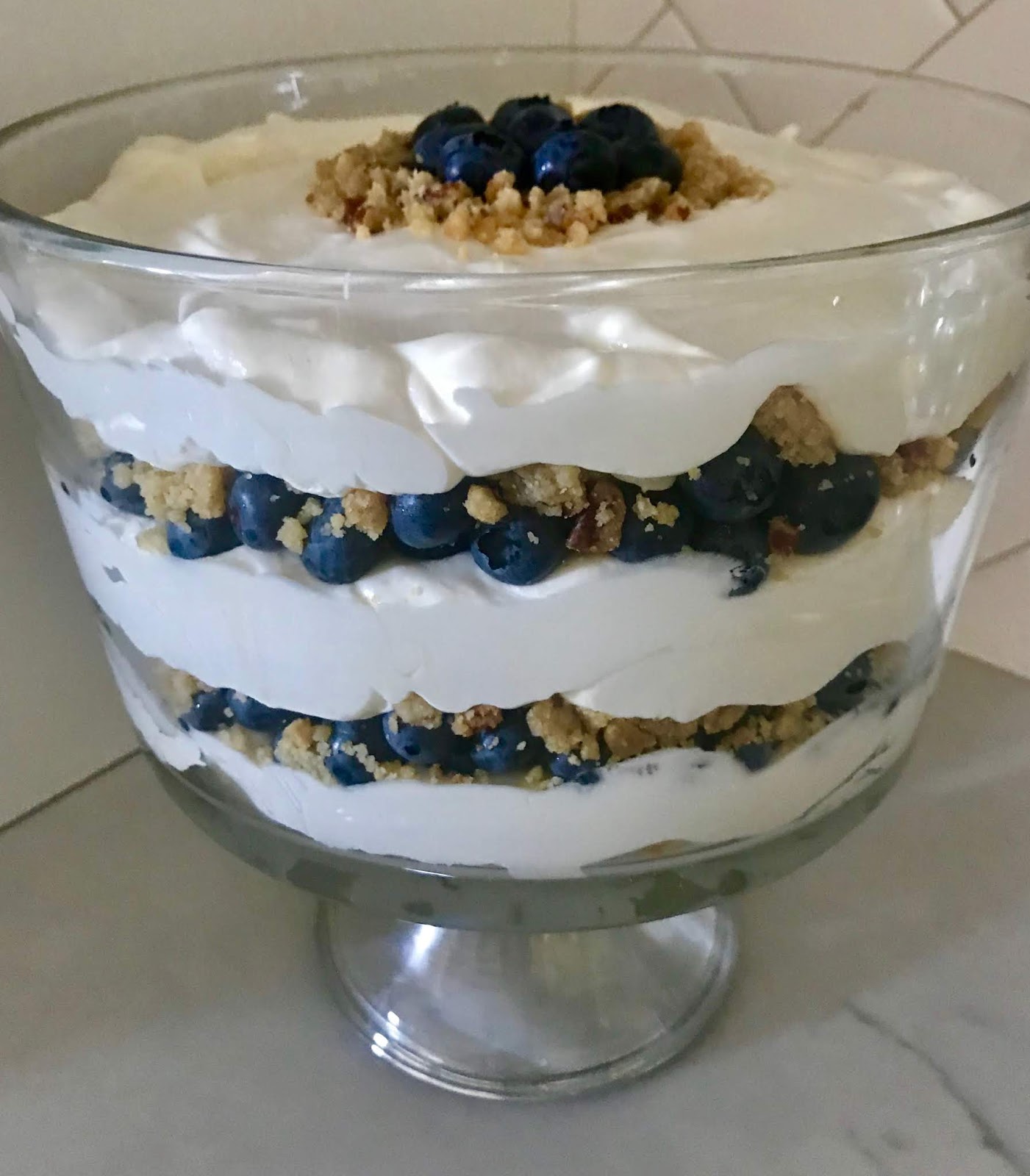 Living on Cloud Nine: STRAWBERRY CRUNCH PARFAIT