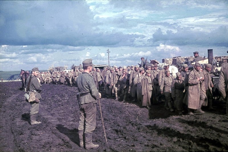 Stunning Color Photographs Captured Everyday Life of Russians on the ...