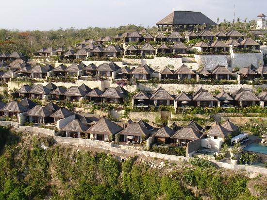 Contoh Arsitektur Tropis Pada Bangunan Resort