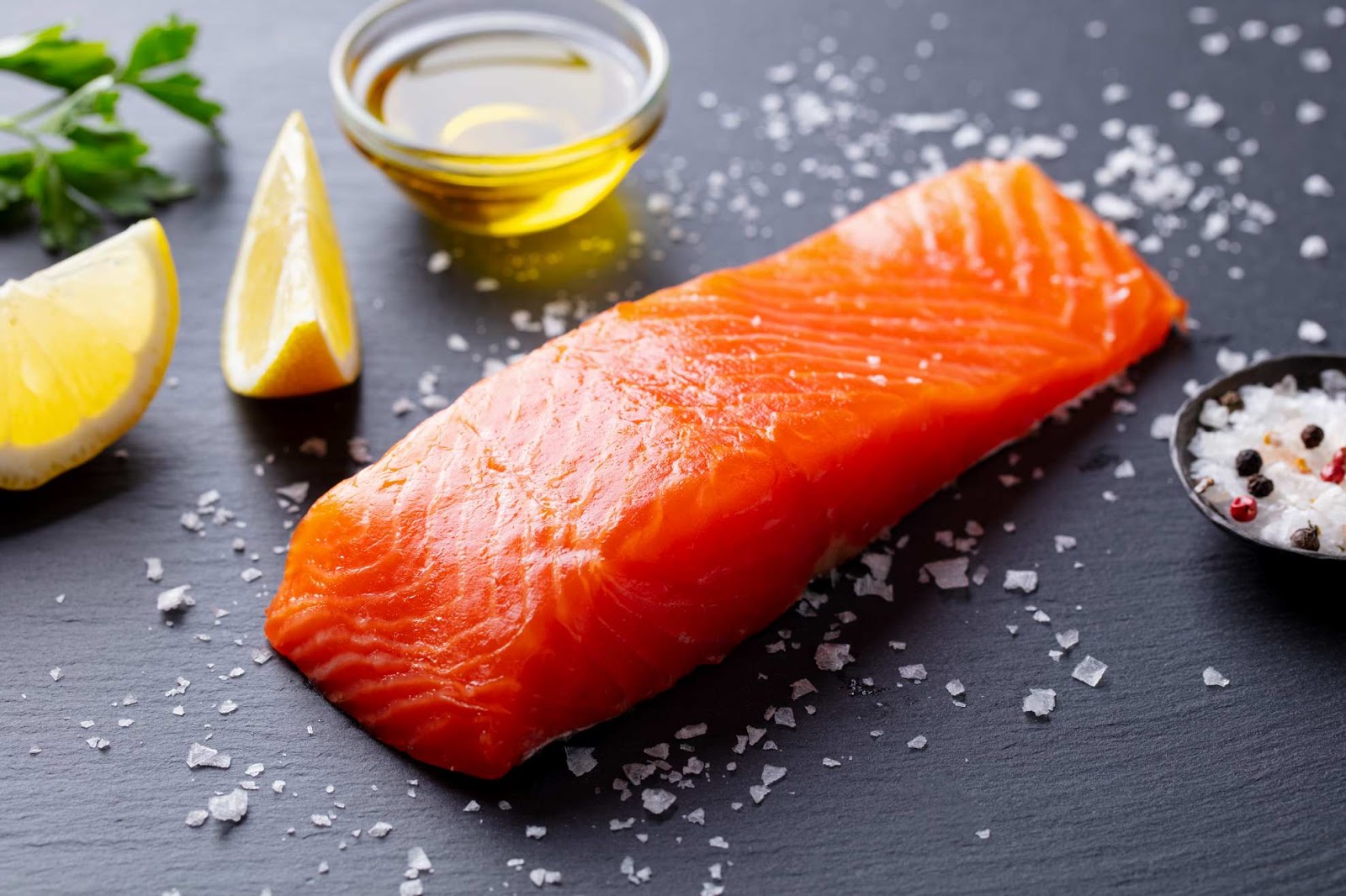 Salmon frito en filetes