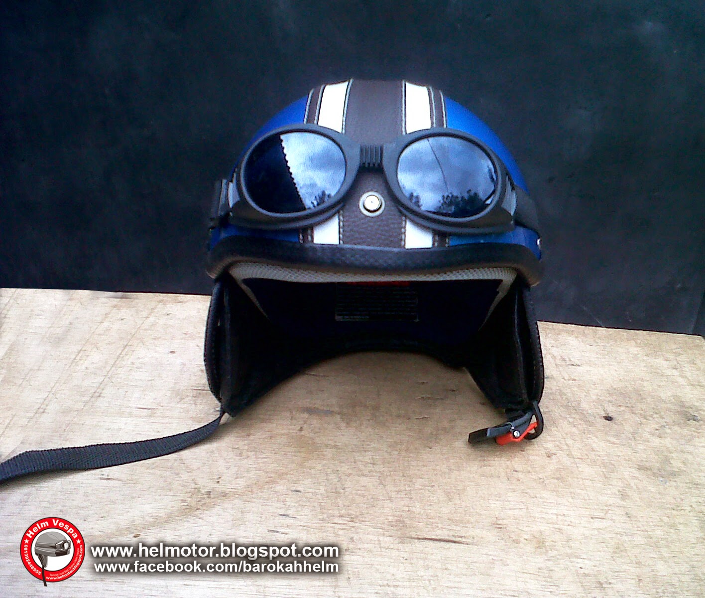 Helm 75 Biru Line BW ~ Helm Vespa
