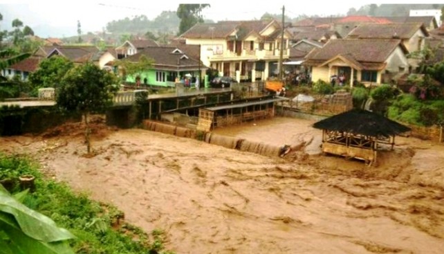 TEKNOLOGI UNTUK MENGATASI BANJIR - BPTS FT UGM