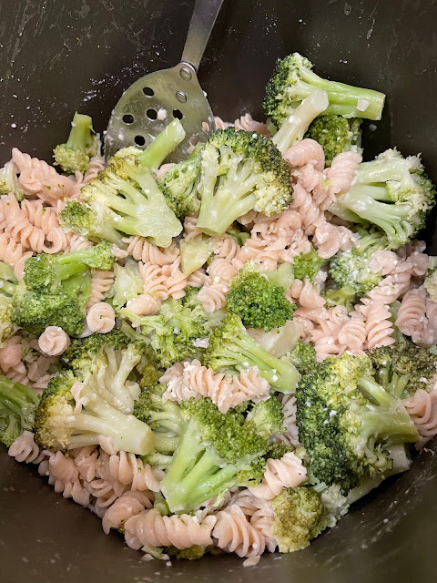 One-Pot Broccoli Pasta | Julie's Creative Lifestyle