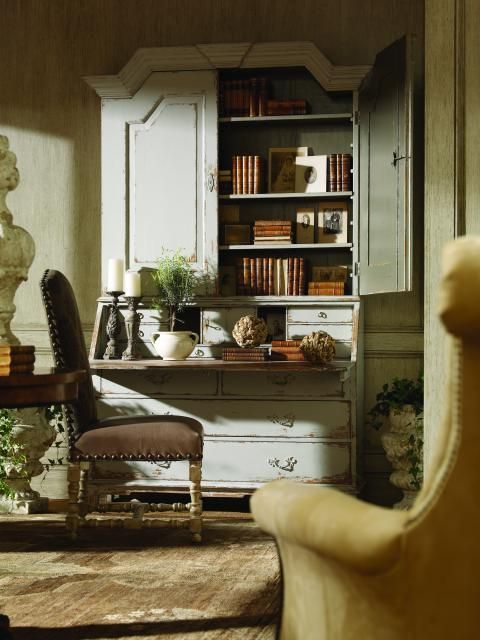 Eye For Design: Decorating With Antique Bookcases