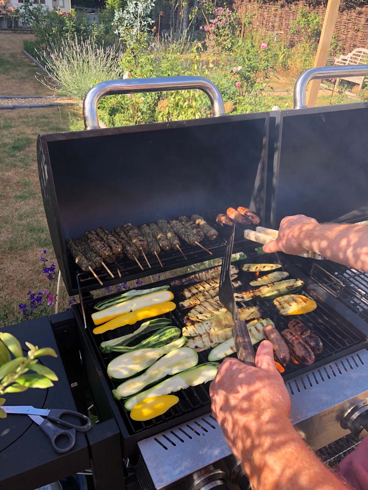Food // Summer BBQ inspiration - Roses and Rolltops