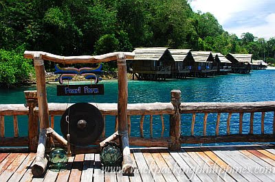Backpacking Philippines: Davao: Pearl Farm Beach Resort Day Tour
