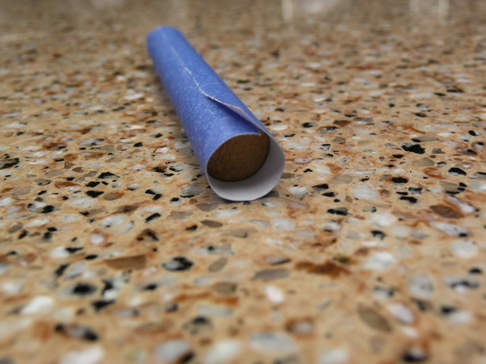 Howling Horn: Cardboard Box Guitar