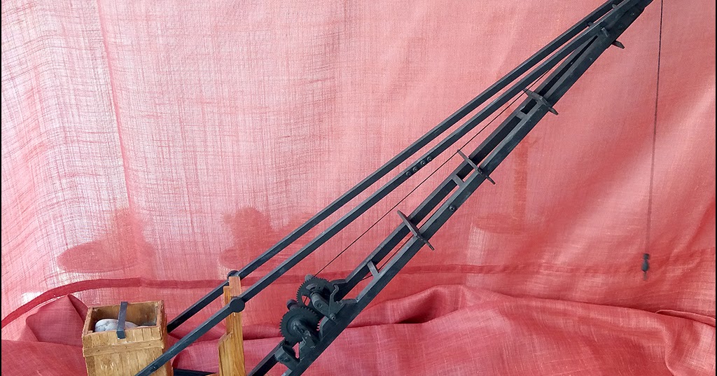 TORMENTARIA: Grúa giratoria sobre raíles