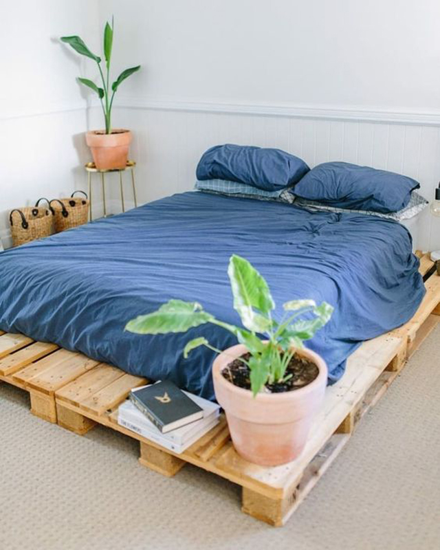 Pallet Bed Models + Photos and How to Make