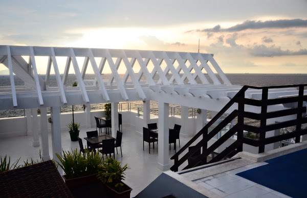 HOTELS IN MANILA: Microtel Inn and Suites by Wyndham Mall of Asia ...