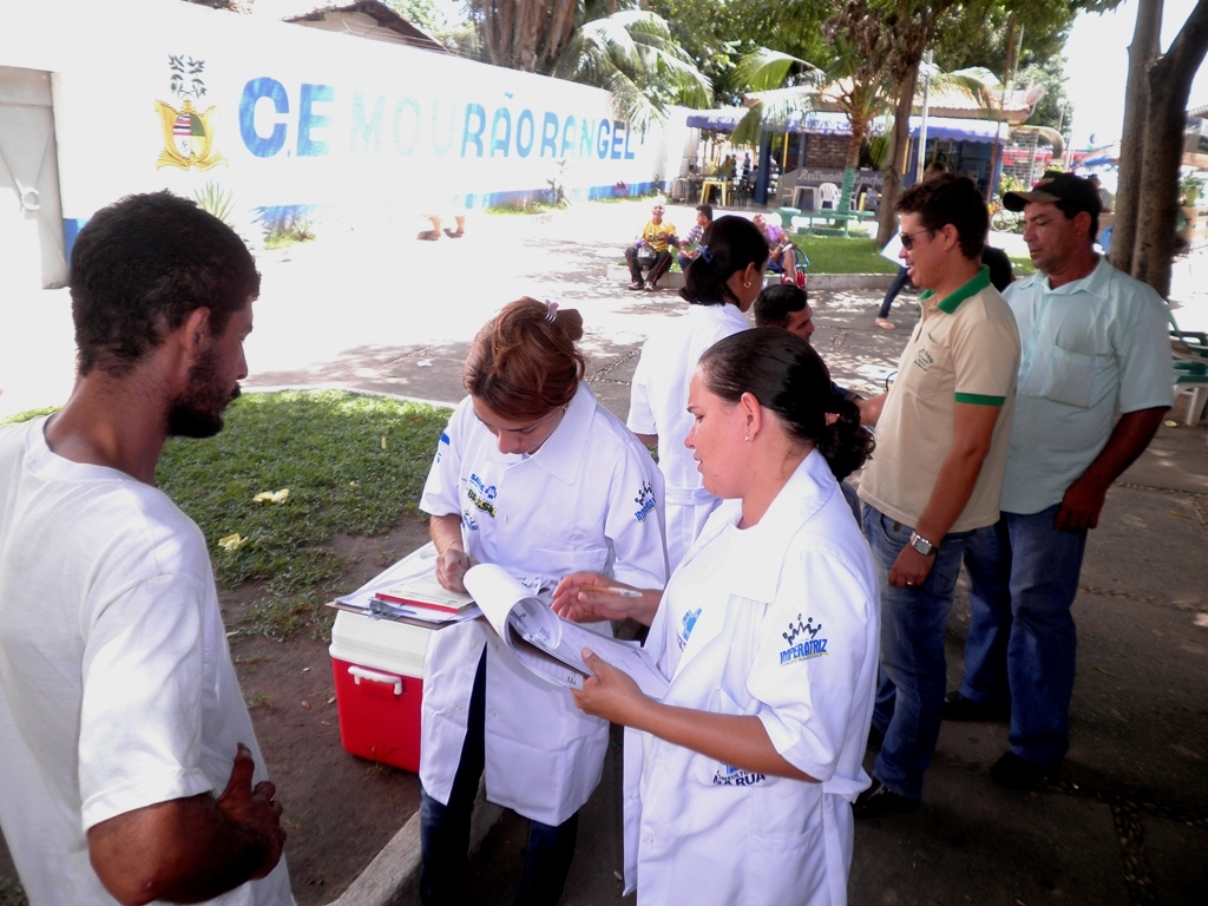 Consultório de Rua presta atendimento a dependentes químicos em ...
