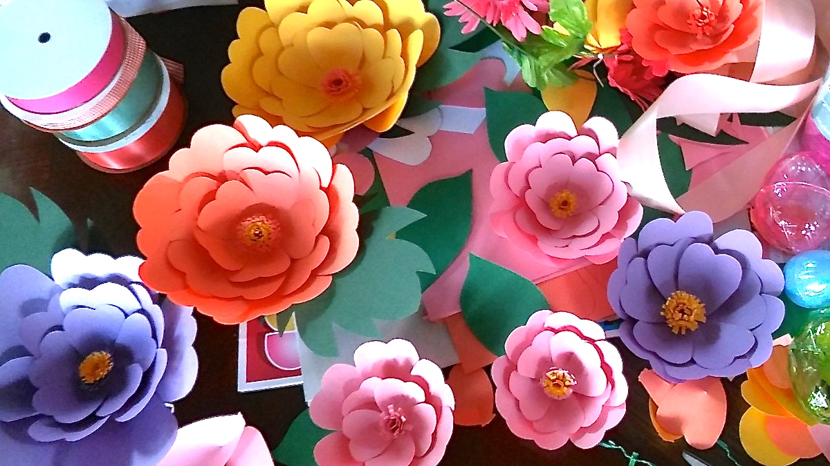 At Home with the Loverbees: Easter Egg & Paper Flower Garland