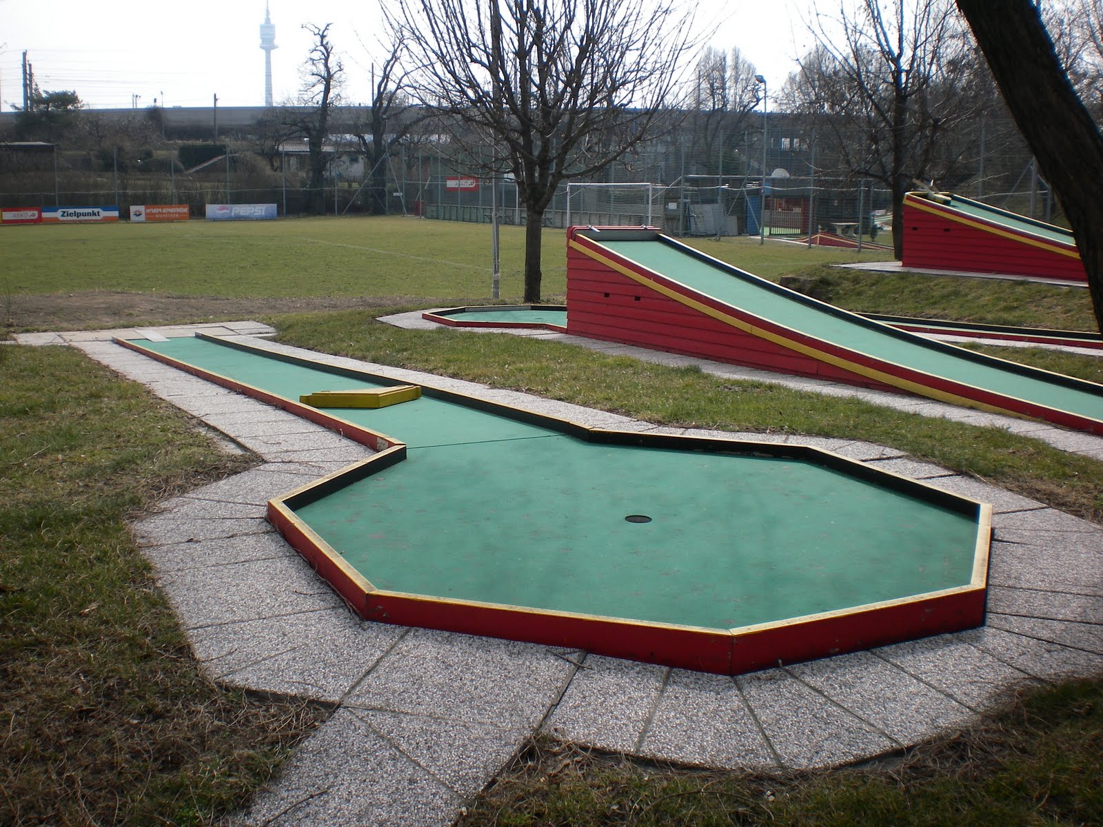 The Ham and Egger Files: Swedish Felt Minigolf at the Askoe Wien ...